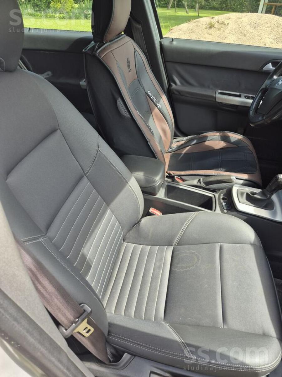 Volvo V50 2005 Valmiera, ar dzinēja tilpumu 2.00 L un nobraukumu 388 tūkst. km par 800 €, foto 4 vietnē AUTOMOTO.COM.LV