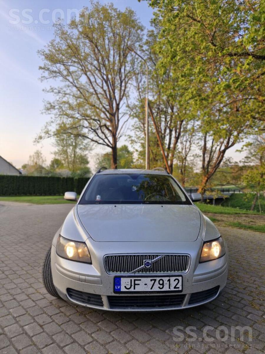 Volvo V50 2005 in Aluksne, with an engine capacity of 2.00 L and mileage of 445 thousand km for 1100 €, photo 1 on AUTOMOTO.COM.LV