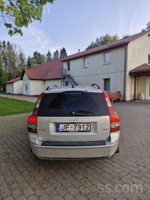 Volvo V50 2005 Alūksne, ar dzinēja tilpumu 2.00 L un nobraukumu 445 tūkst. km par 1100 €, foto 2 vietnē AUTOMOTO.COM.LV