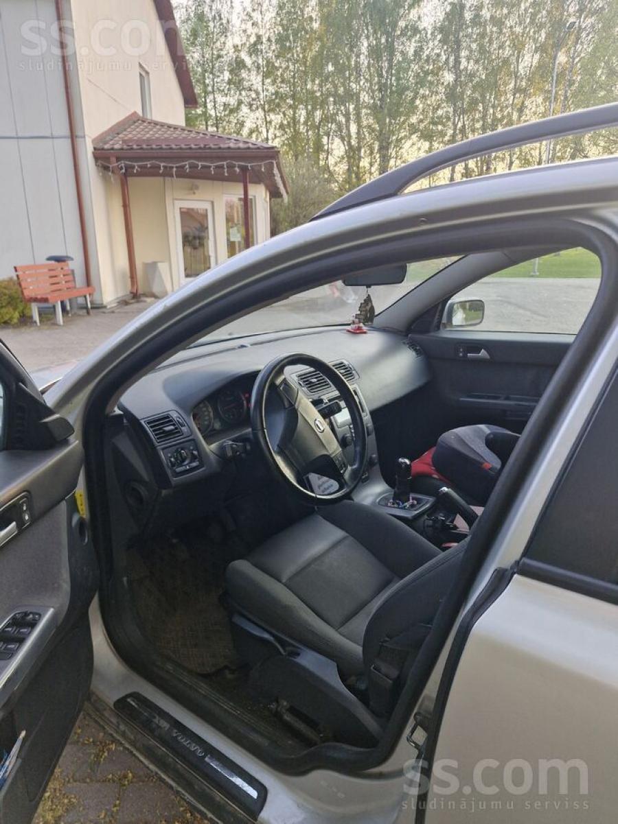 Volvo V50 2005 in Aluksne, with an engine capacity of 2.00 L and mileage of 445 thousand km for 1100 €, photo 6 on AUTOMOTO.COM.LV