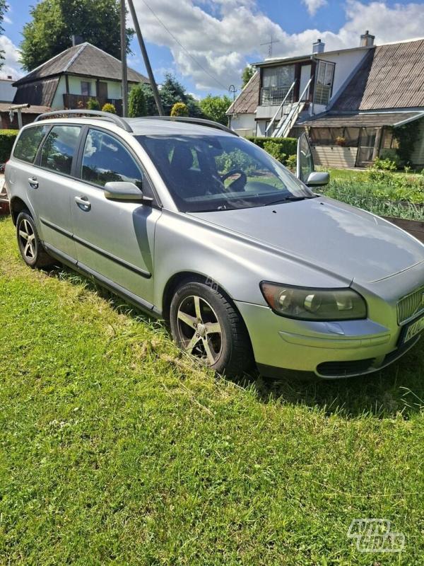 Volvo V50 2005 in Panevezys, with an engine capacity of 1.80 L and mileage of 300 thousand km for 1500 €, photo 1 on AUTOMOTO.COM.LV