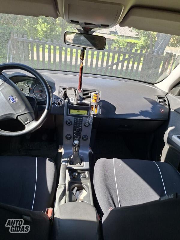Volvo V50 2005 in Panevezys, with an engine capacity of 1.80 L and mileage of 300 thousand km for 1500 €, photo 9 on AUTOMOTO.COM.LV