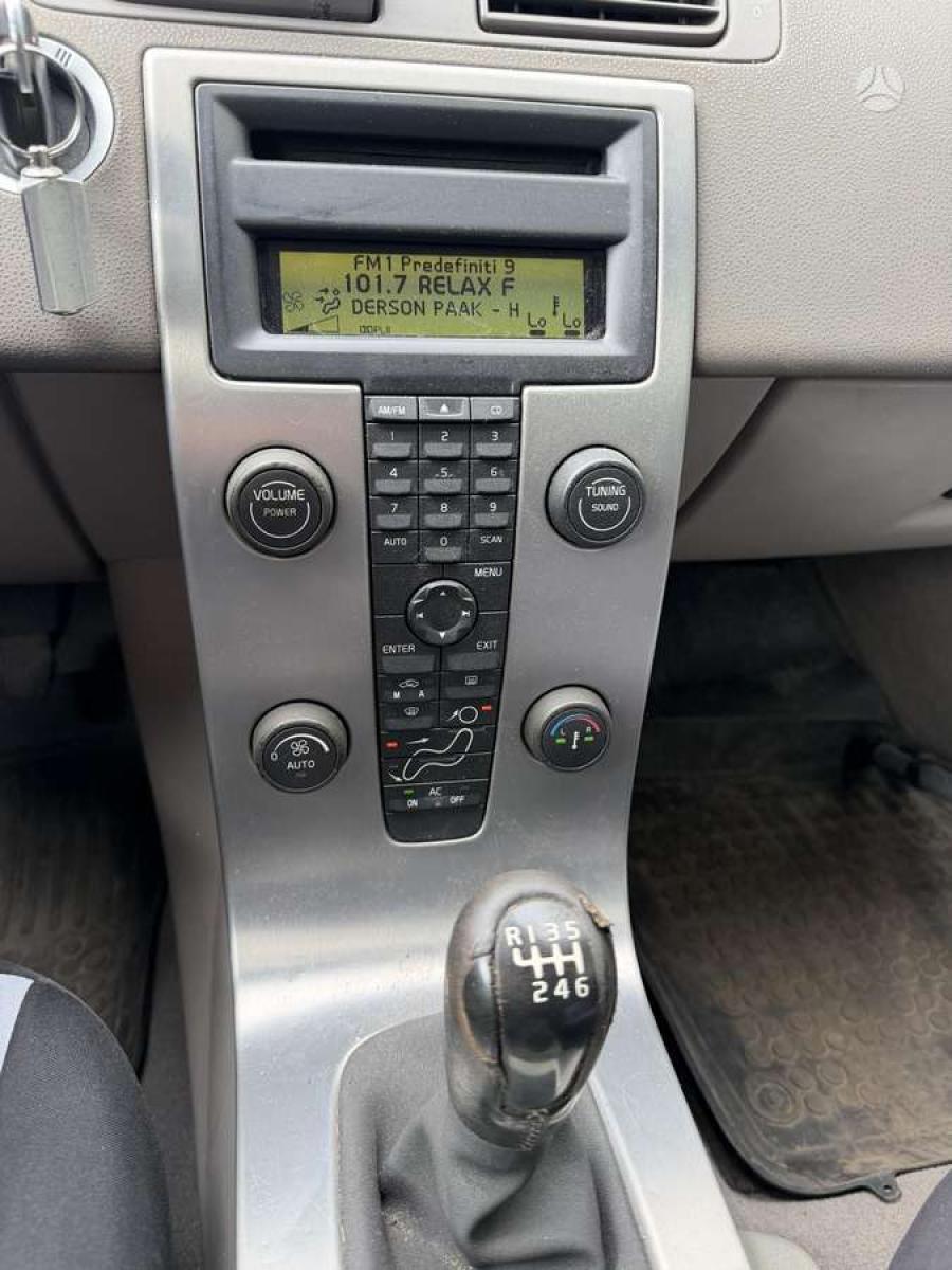 Volvo V50 2005 Šauļi, ar dzinēja tilpumu 2.00 L un nobraukumu 308 tūkst. km par 900 €, foto 10 vietnē AUTOMOTO.COM.LV