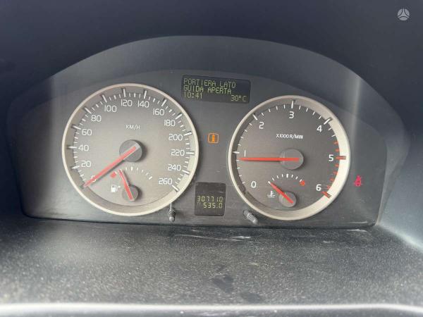 Volvo V50 2005 in Siauliai, with an engine capacity of 2.00 L and mileage of 308 thousand km for 900 €, photo 10 on AUTOMOTO.COM.LV