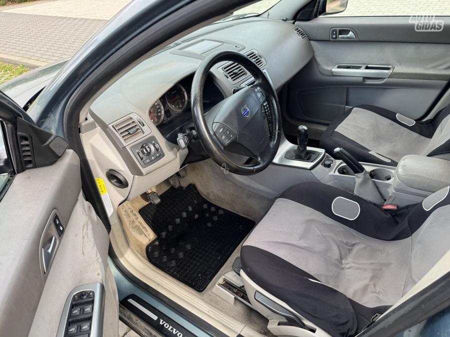 Volvo V50 2005 Ukmergė, ar dzinēja tilpumu 2.00 L un nobraukumu 379 tūkst. km par 650 €, foto 8 vietnē AUTOMOTO.COM.LV