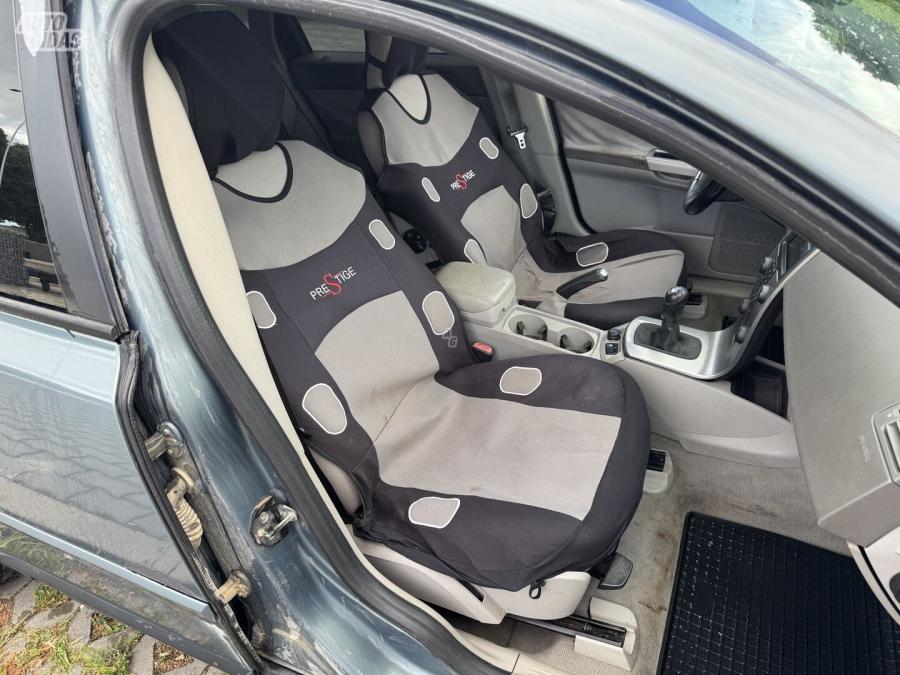 Volvo V50 2005 Ukmergė, ar dzinēja tilpumu 2.00 L un nobraukumu 379 tūkst. km par 650 €, foto 9 vietnē AUTOMOTO.COM.LV