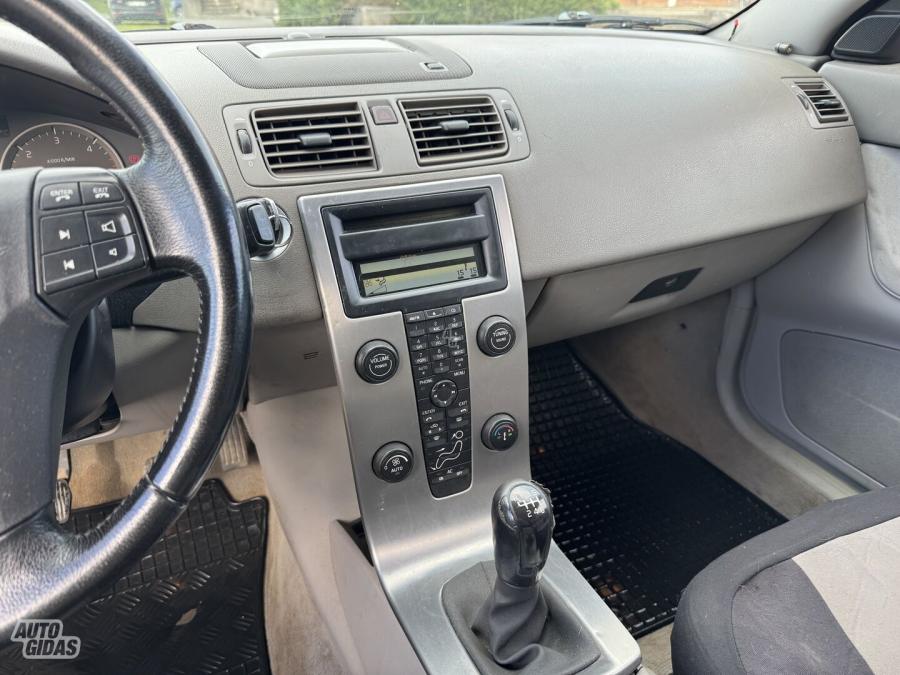 Volvo V50 2005 Ukmergė, ar dzinēja tilpumu 2.00 L un nobraukumu 379 tūkst. km par 650 €, foto 10 vietnē AUTOMOTO.COM.LV