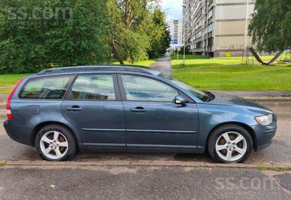 Volvo V50 2005 in Jelgava, with an engine capacity of 1.60 L and mileage of 318 thousand km for 2100 €, photo 1 on AUTOMOTO.COM.LV