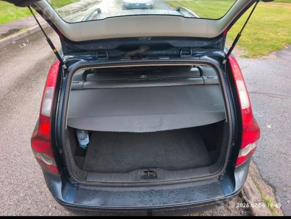 Volvo V50 2005 in Jelgava, with an engine capacity of 1.60 L and mileage of 318 thousand km for 2100 €, photo 2 on AUTOMOTO.COM.LV