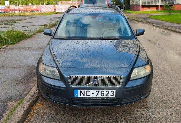 Volvo V50 2005 in Jelgava, with an engine capacity of 1.60 L and mileage of 318 thousand km for 2100 €, photo 4 on AUTOMOTO.COM.LV