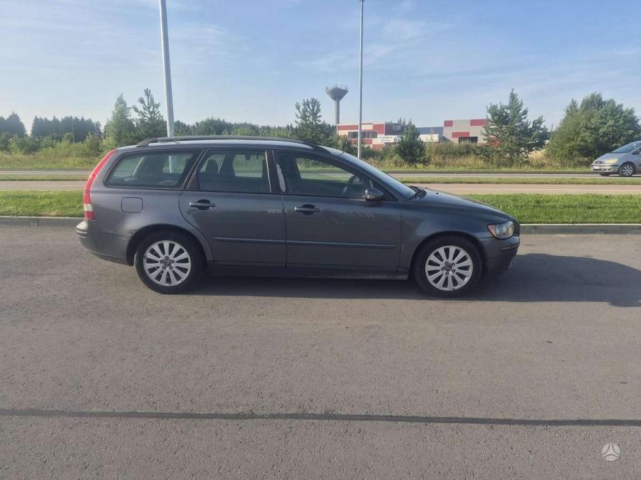 Volvo V50 2005 Klaipėda, ar dzinēja tilpumu 2.00 L un nobraukumu 3 tūkst. km par 1300 €, foto 4 vietnē AUTOMOTO.COM.LV