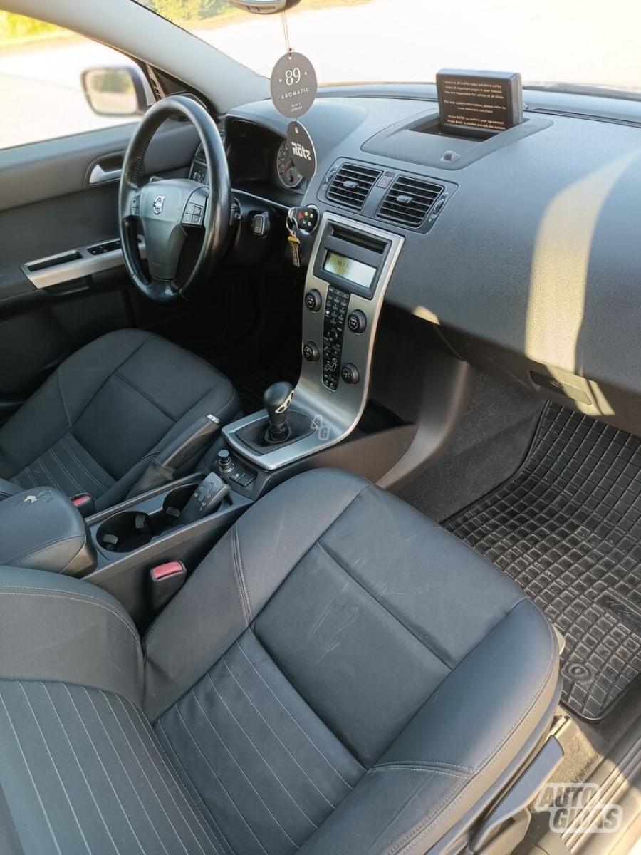 Volvo V50 2005 in Raseiniai, with an engine capacity of 2.00 L and mileage of 0 thousand km for 1250 €, photo 9 on AUTOMOTO.COM.LV
