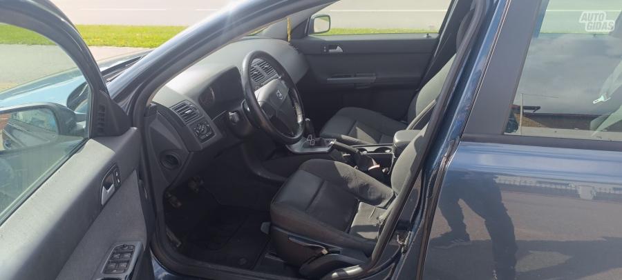 Volvo V50 2005 in Klaipeda, with an engine capacity of 2.00 L and mileage of 376 thousand km for 1450 €, photo 9 on AUTOMOTO.COM.LV