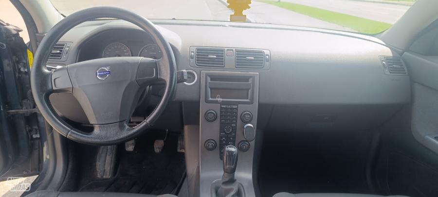 Volvo V50 2005 in Klaipeda, with an engine capacity of 2.00 L and mileage of 376 thousand km for 1450 €, photo 10 on AUTOMOTO.COM.LV