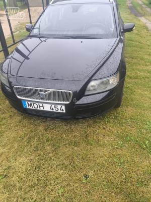 Volvo V50 2005 Viļņa, ar dzinēja tilpumu 2.40 L un nobraukumu 300 tūkst. km par 800 €, foto  vietnē AUTOMOTO.COM.LV