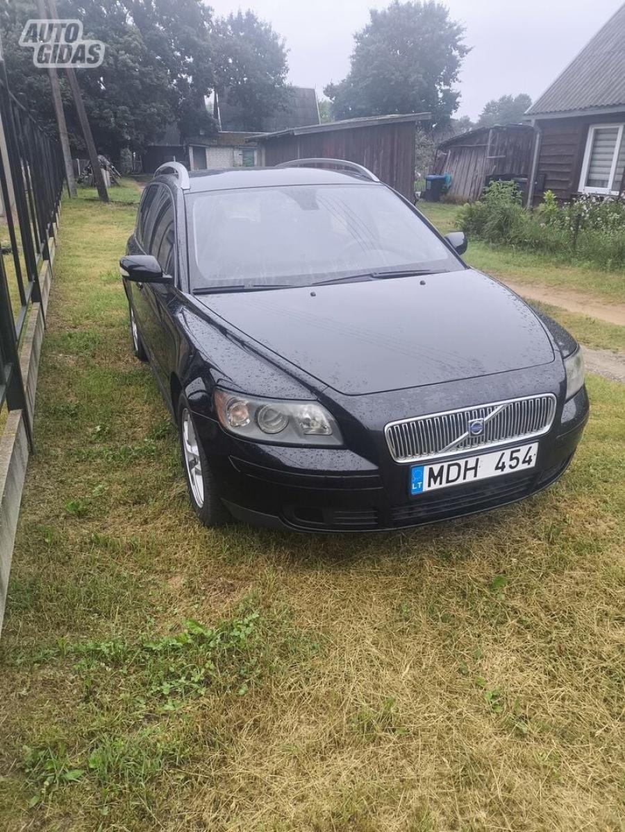 Volvo V50 2005 Viļņa, ar dzinēja tilpumu 2.40 L un nobraukumu 300 tūkst. km par 800 €, foto 3 vietnē AUTOMOTO.COM.LV