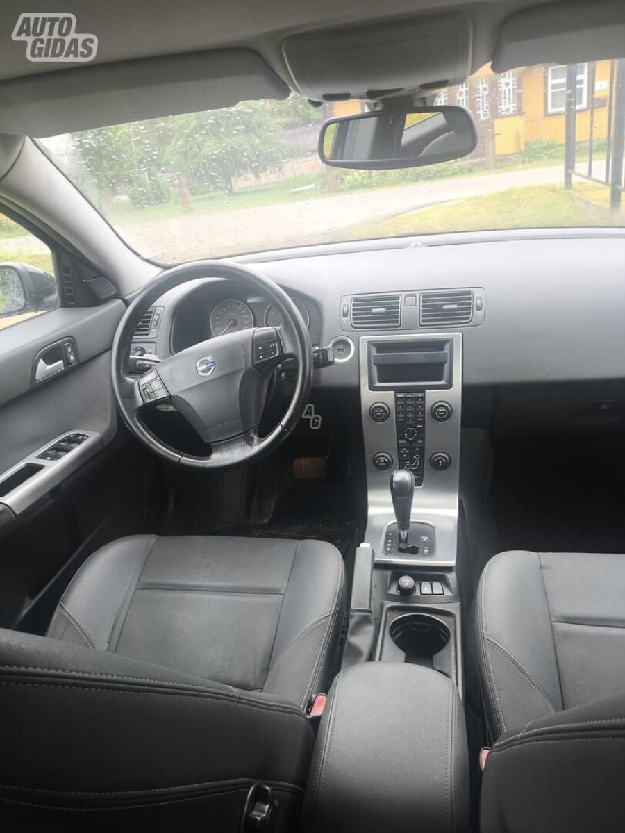 Volvo V50 2005 Viļņa, ar dzinēja tilpumu 2.40 L un nobraukumu 300 tūkst. km par 800 €, foto 7 vietnē AUTOMOTO.COM.LV