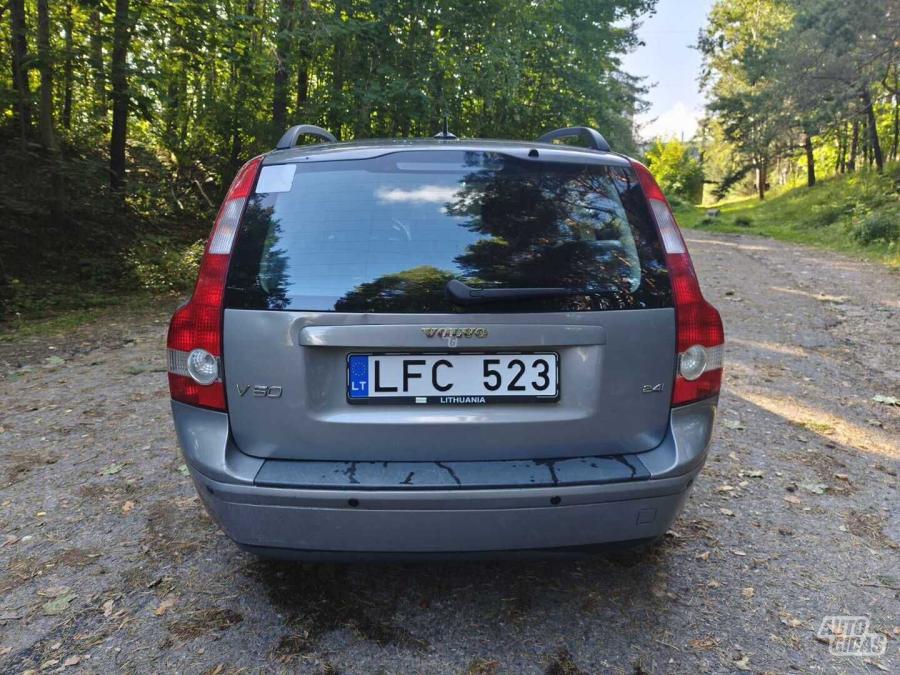 Volvo V50 2005 in Vilnius, with an engine capacity of 2.40 L and mileage of 185 thousand km for 1100 €, photo 5 on AUTOMOTO.COM.LV