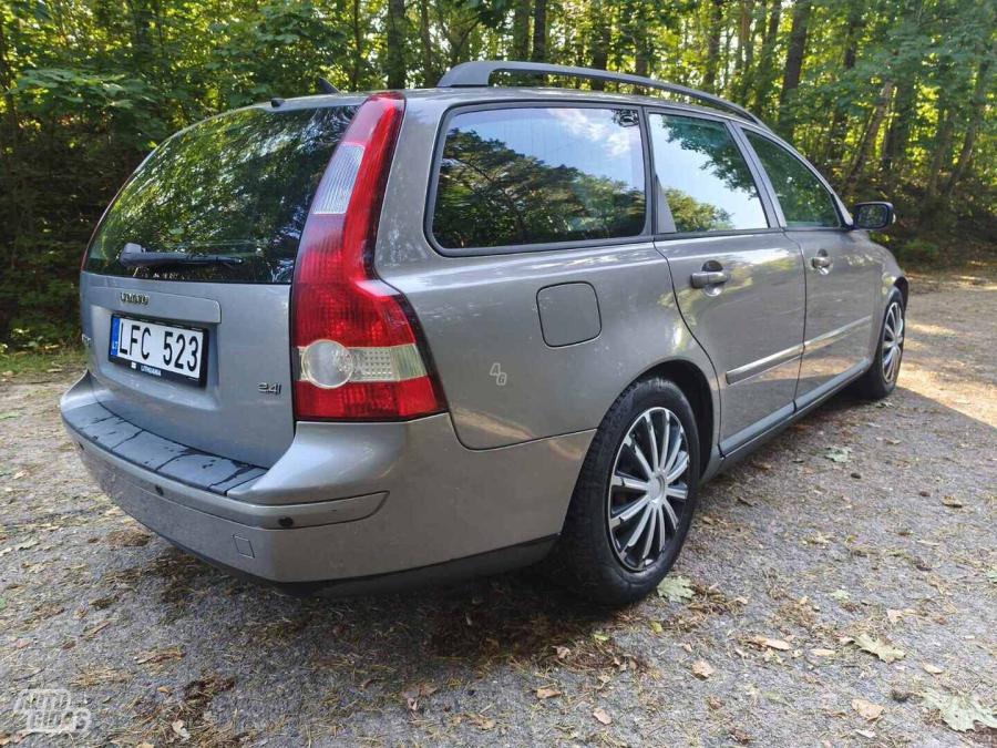 Volvo V50 2005 in Vilnius, with an engine capacity of 2.40 L and mileage of 185 thousand km for 1100 €, photo 6 on AUTOMOTO.COM.LV