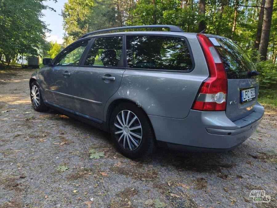 Volvo V50 2005 in Vilnius, with an engine capacity of 2.40 L and mileage of 185 thousand km for 1100 €, photo 7 on AUTOMOTO.COM.LV