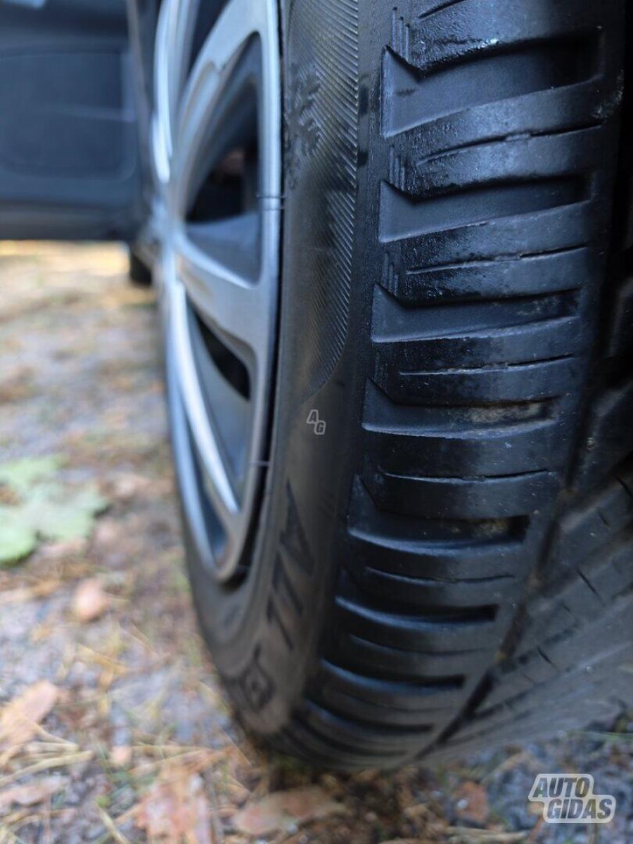 Volvo V50 2005 in Vilnius, with an engine capacity of 2.40 L and mileage of 185 thousand km for 1100 €, photo 9 on AUTOMOTO.COM.LV