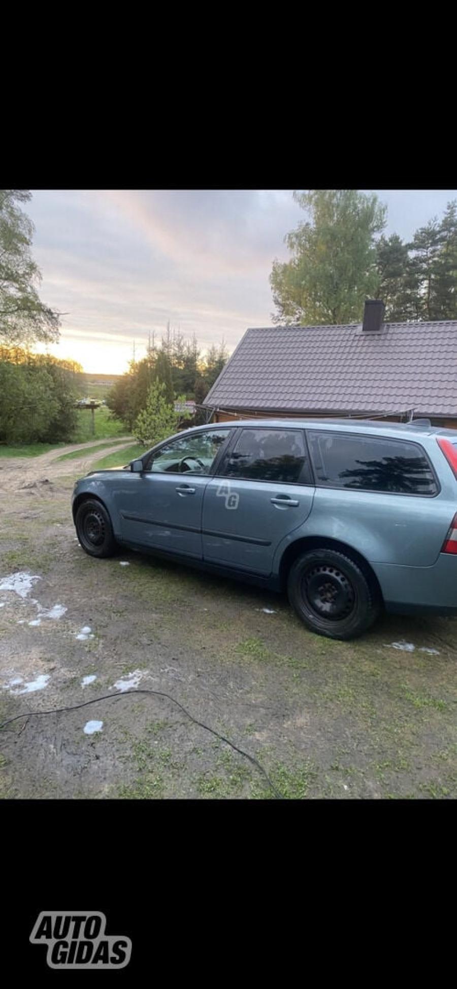 Volvo V50 2005 Viļņa, ar dzinēja tilpumu 2.00 L un nobraukumu 407 tūkst. km par 600 €, foto 3 vietnē AUTOMOTO.COM.LV
