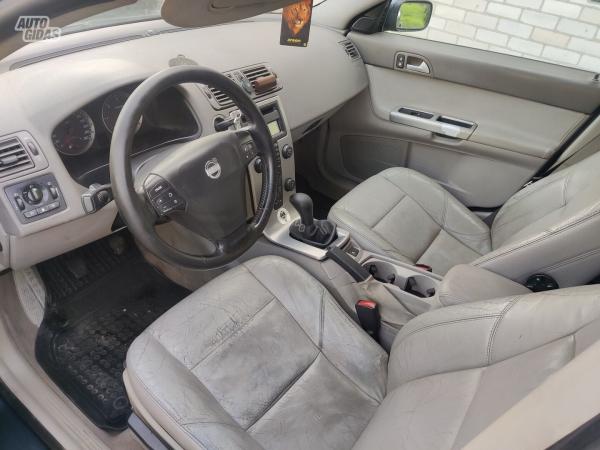 Volvo V50 2005 Šauļi vietnē Volvo V50 2005 Šauļi, ar dzinēja tilpumu 2.00 L un nobraukumu 290 tūkst. km par 900 €, foto 9 vietnē AUTOMOTO.COM.LV