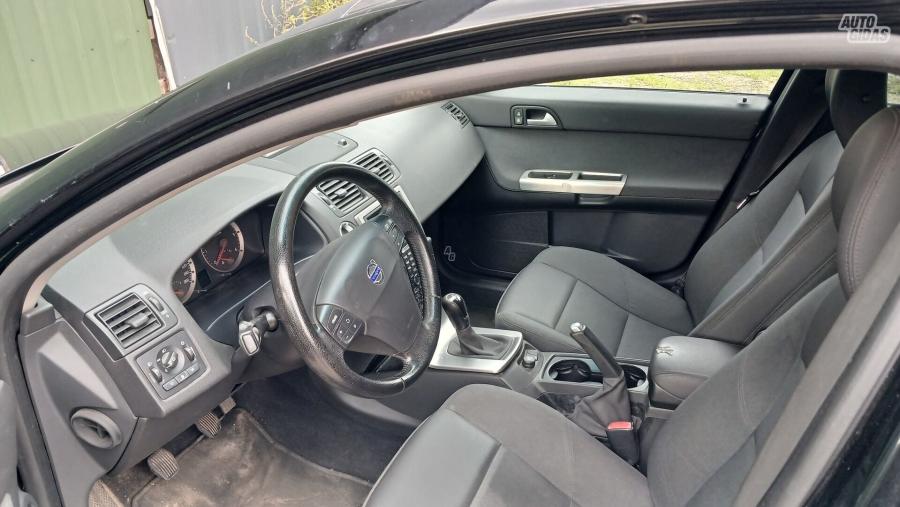 Volvo V50 2005 Kaišiadorys, ar dzinēja tilpumu 1.90 L un nobraukumu 300 tūkst. km par 650 €, foto 4 vietnē AUTOMOTO.COM.LV