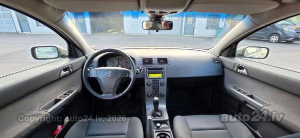 Volvo V50 2005 in Tallinn, with an engine capacity of 1.60 L and mileage of 202 thousand km for 2200 €, photo 9 on AUTOMOTO.COM.LV