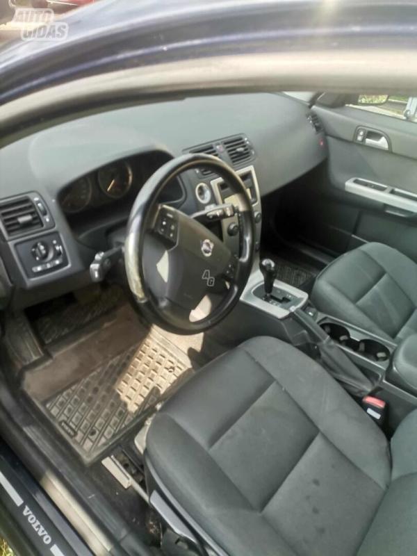 Volvo V50 2005 in Joniskis, with an engine capacity of 2.50 L and mileage of 250 thousand km for 1550 €, photo 5 on AUTOMOTO.COM.LV