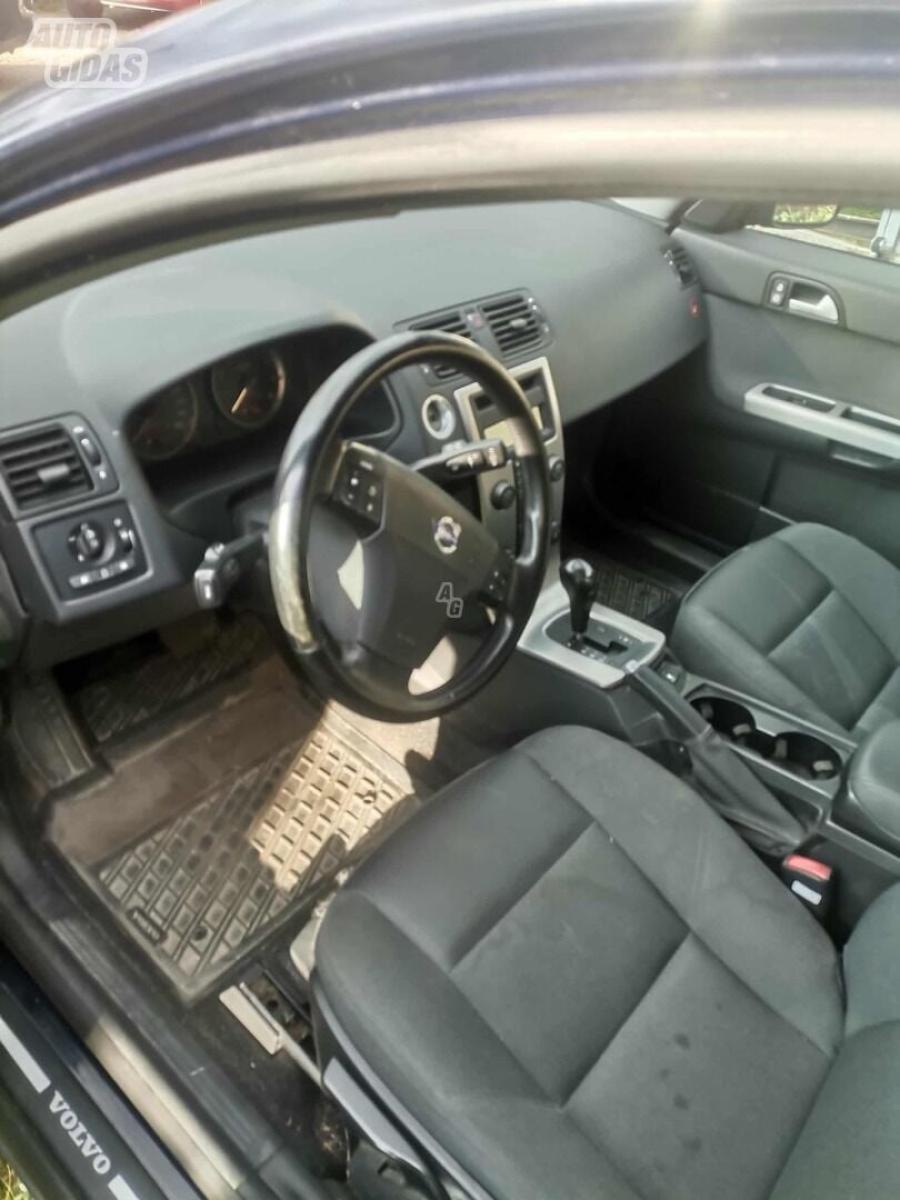 Volvo V50 2005 in Joniskis, with an engine capacity of 2.50 L and mileage of 250 thousand km for 1550 €, photo 5 on AUTOMOTO.COM.LV