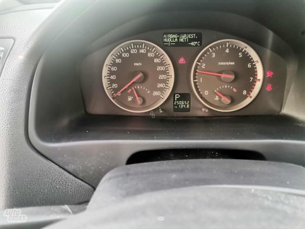 Volvo V50 2005 in Joniskis, with an engine capacity of 2.50 L and mileage of 250 thousand km for 1550 €, photo 7 on AUTOMOTO.COM.LV