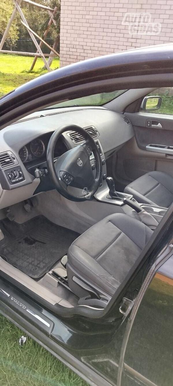 Volvo V50 2005 in Siauliai, with an engine capacity of 2.00 L and mileage of 302 thousand km for 1500 €, photo 4 on AUTOMOTO.COM.LV