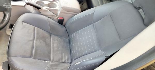 Volvo V50 2005 in Siauliai, with an engine capacity of 2.00 L and mileage of 302 thousand km for 1500 €, photo 9 on AUTOMOTO.COM.LV