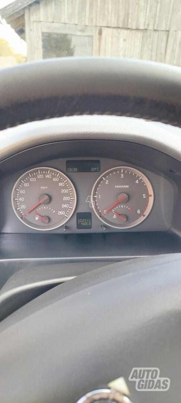 Volvo V50 2005 in Siauliai, with an engine capacity of 2.00 L and mileage of 302 thousand km for 1500 €, photo 10 on AUTOMOTO.COM.LV