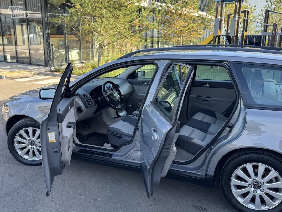 Volvo V50 2005 Kauņa, ar dzinēja tilpumu 2.00 L un nobraukumu 0 tūkst. km par 1450 €, foto 13 vietnē AUTOMOTO.COM.LV