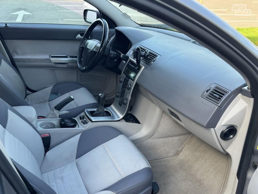 Volvo V50 2005 Kauņa, ar dzinēja tilpumu 2.00 L un nobraukumu 0 tūkst. km par 1450 €, foto 23 vietnē AUTOMOTO.COM.LV