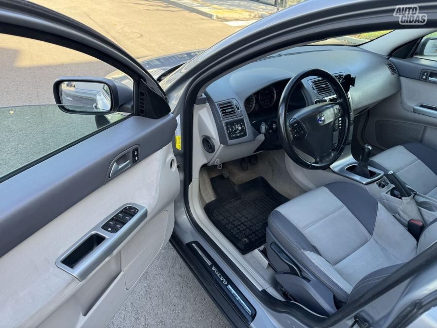 Volvo V50 2005 Kauņa, ar dzinēja tilpumu 2.00 L un nobraukumu 0 tūkst. km par 1450 €, foto 26 vietnē AUTOMOTO.COM.LV