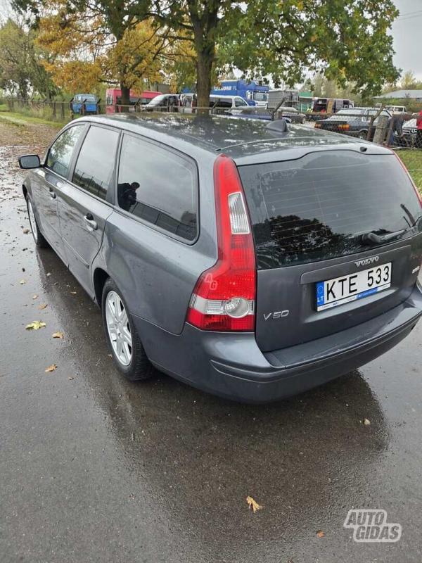 Volvo V50 2005 in Vilnius, with an engine capacity of 2.00 L and mileage of 318 thousand km for 1400 €, photo 1 on AUTOMOTO.COM.LV