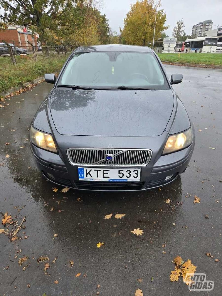 Volvo V50 2005 Viļņa, ar dzinēja tilpumu 2.00 L un nobraukumu 318 tūkst. km par 1400 €, foto 4 vietnē AUTOMOTO.COM.LV