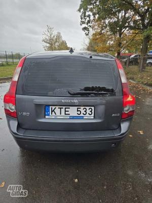 Volvo V50 2005 Viļņa, ar dzinēja tilpumu 2.00 L un nobraukumu 318 tūkst. km par 1400 €, foto 5 vietnē AUTOMOTO.COM.LV