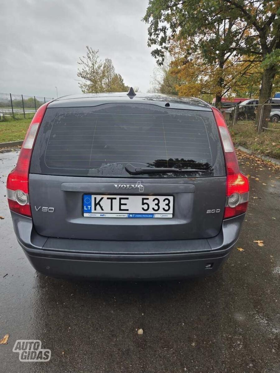 Volvo V50 2005 Viļņa, ar dzinēja tilpumu 2.00 L un nobraukumu 318 tūkst. km par 1400 €, foto 5 vietnē AUTOMOTO.COM.LV