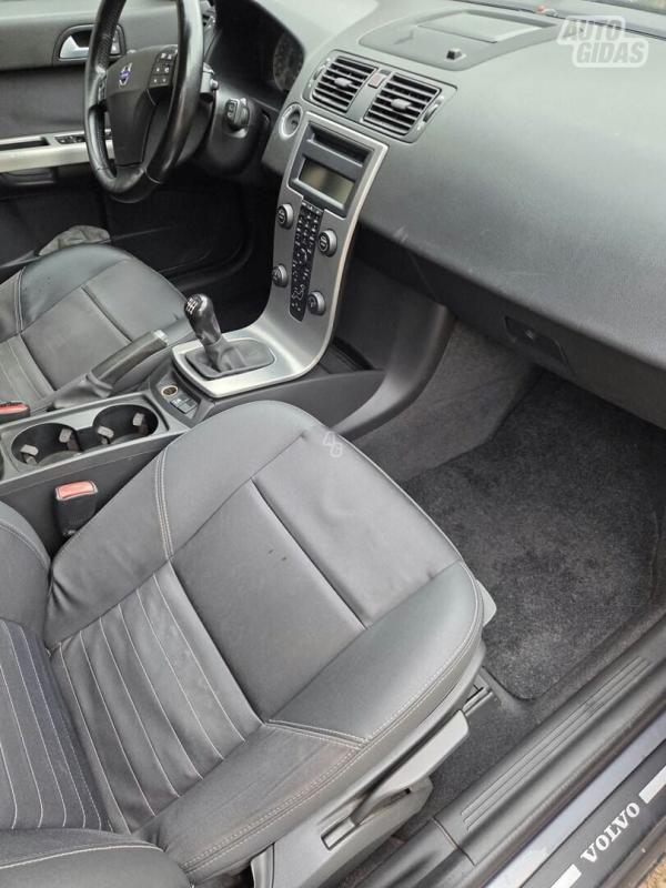 Volvo V50 2005 in Vilnius, with an engine capacity of 2.00 L and mileage of 318 thousand km for 1400 €, photo 9 on AUTOMOTO.COM.LV