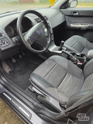 Volvo V50 2005 Viļņa, ar dzinēja tilpumu 2.00 L un nobraukumu 318 tūkst. km par 1400 €, foto 10 vietnē AUTOMOTO.COM.LV