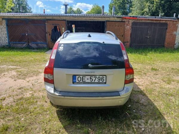 Volvo V50 2006 Valmiera, ar dzinēja tilpumu 2.00 L un nobraukumu 323 tūkst. km par 1700 €, foto 4 vietnē AUTOMOTO.COM.LV