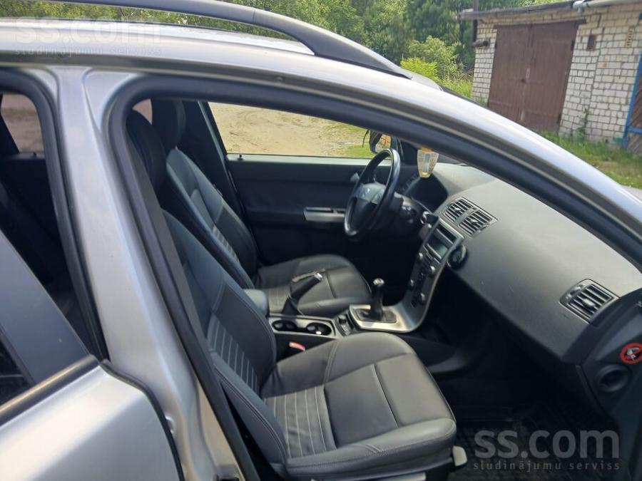 Volvo V50 2006 Valmiera, ar dzinēja tilpumu 2.00 L un nobraukumu 323 tūkst. km par 1700 €, foto 12 vietnē AUTOMOTO.COM.LV