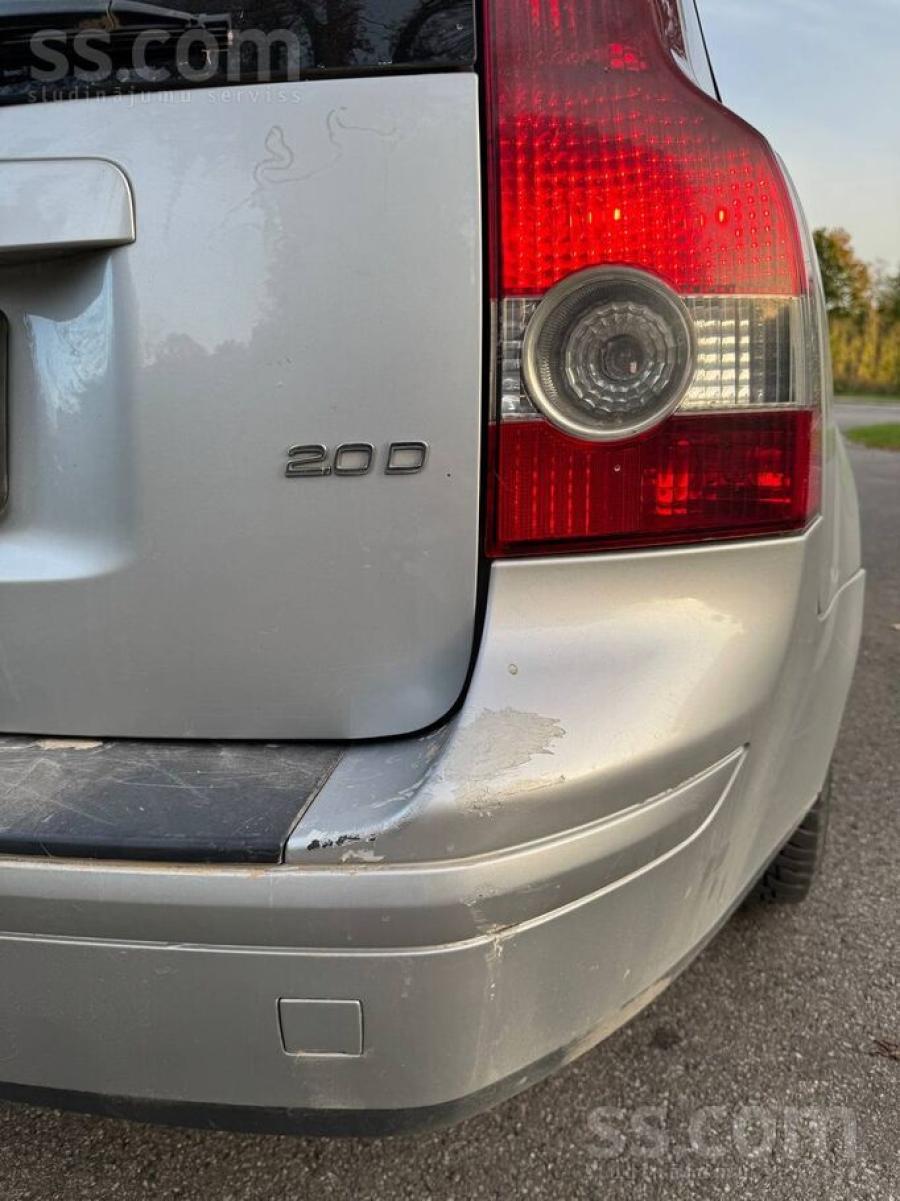 Volvo V50 2006 Valka, ar dzinēja tilpumu 2.00 L un nobraukumu 288 tūkst. km par 1250 €, foto 4 vietnē AUTOMOTO.COM.LV