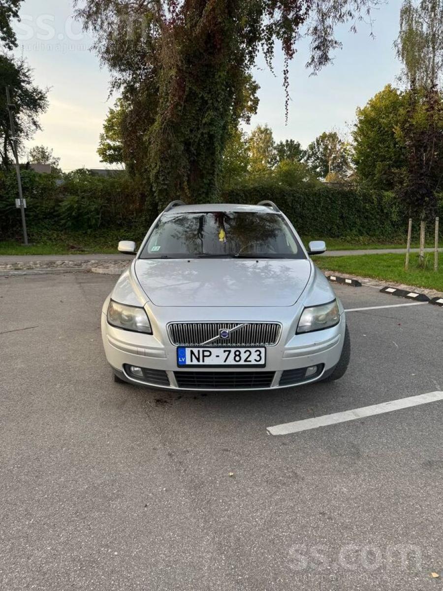 Volvo V50 2006 Valka, ar dzinēja tilpumu 2.00 L un nobraukumu 288 tūkst. km par 1250 €, foto 7 vietnē AUTOMOTO.COM.LV