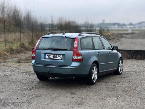 Volvo V50 2006 in Riga, with an engine capacity of 2.40 L and mileage of 290 thousand km for 2900 €, photo 4 on AUTOMOTO.COM.LV
