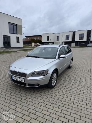 Volvo V50 2006 Viļņa, ar dzinēja tilpumu 1.60 L un nobraukumu 350 tūkst. km par 850 €, foto  vietnē AUTOMOTO.COM.LV